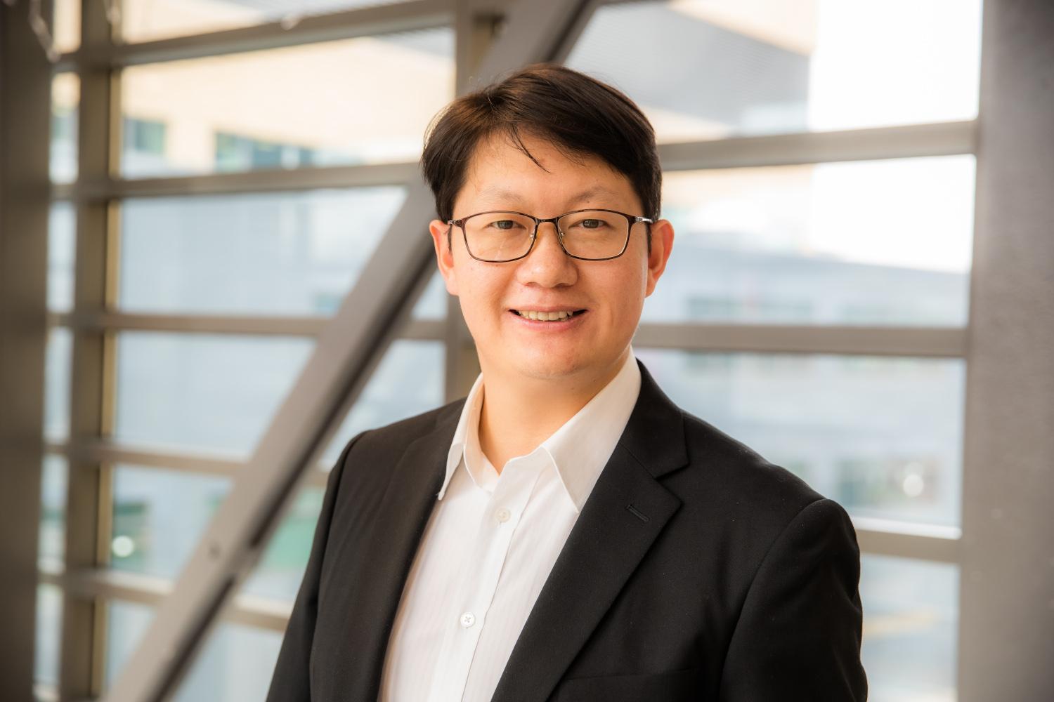 Management Professor Wins Industry Award for Teaching and Research